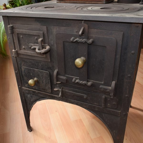 Petit fourneau ancien en acier et fonte. D´époque XIX ème siècle ...